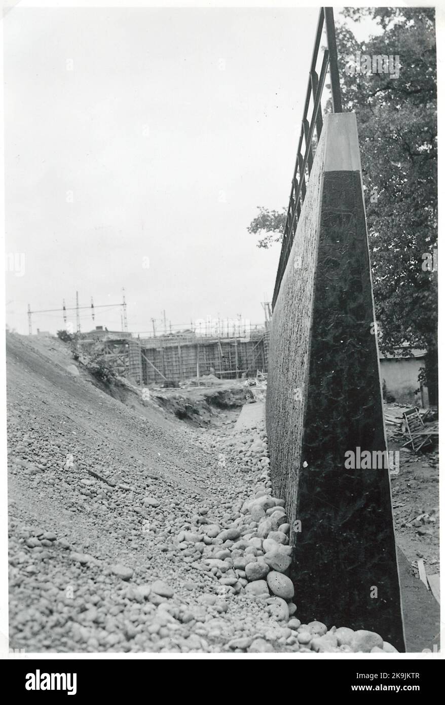 Construction of retaining walls for the railway bank in the ...