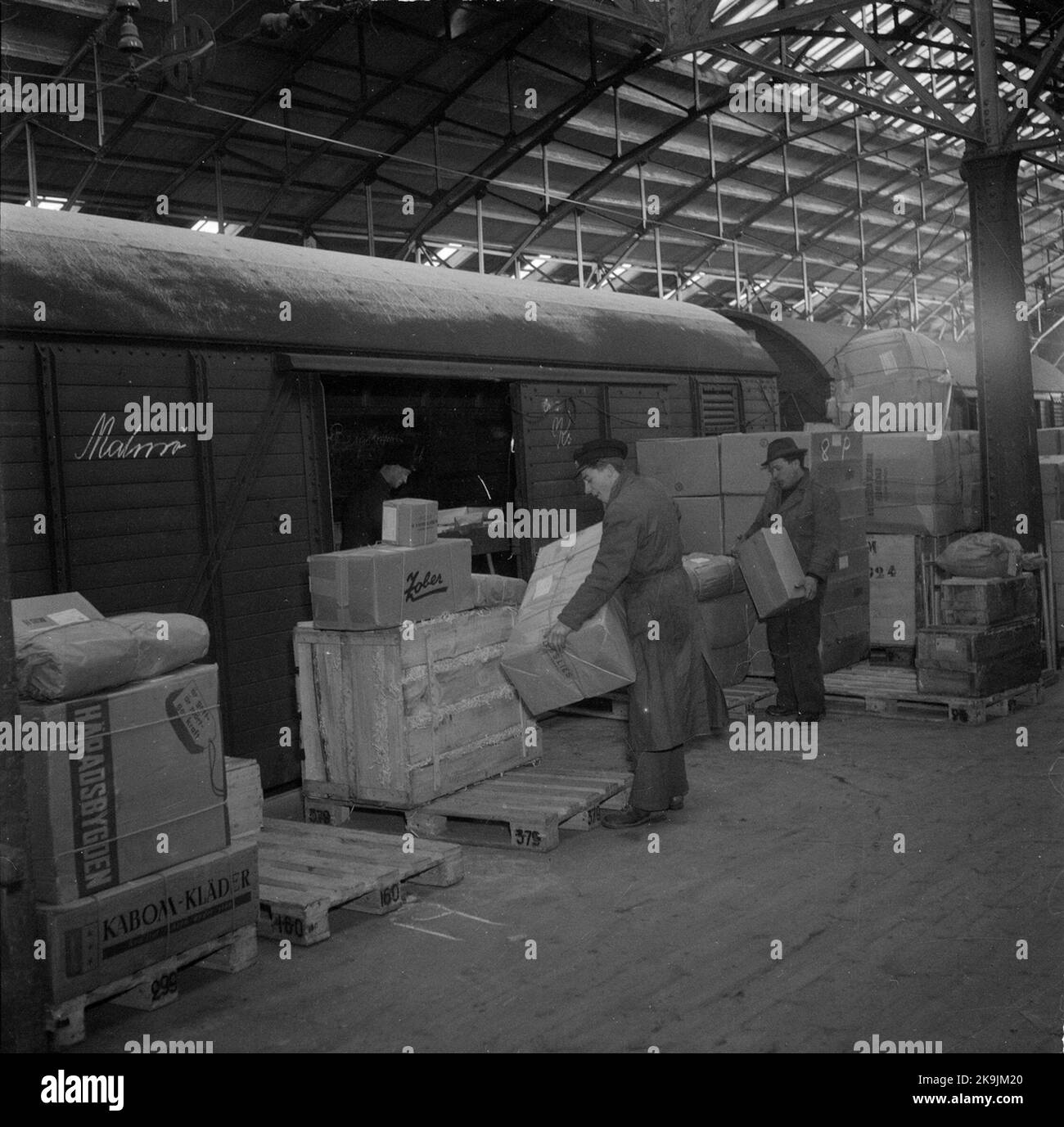 Closed railway wagons hi-res stock photography and images - Alamy
