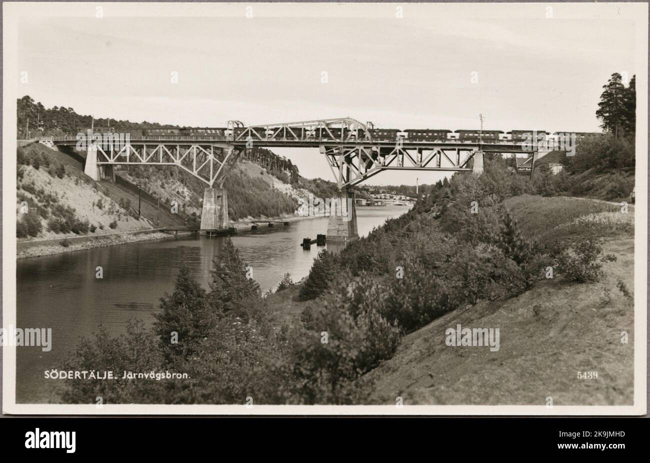 Rail over canal hi-res stock photography and images - Alamy