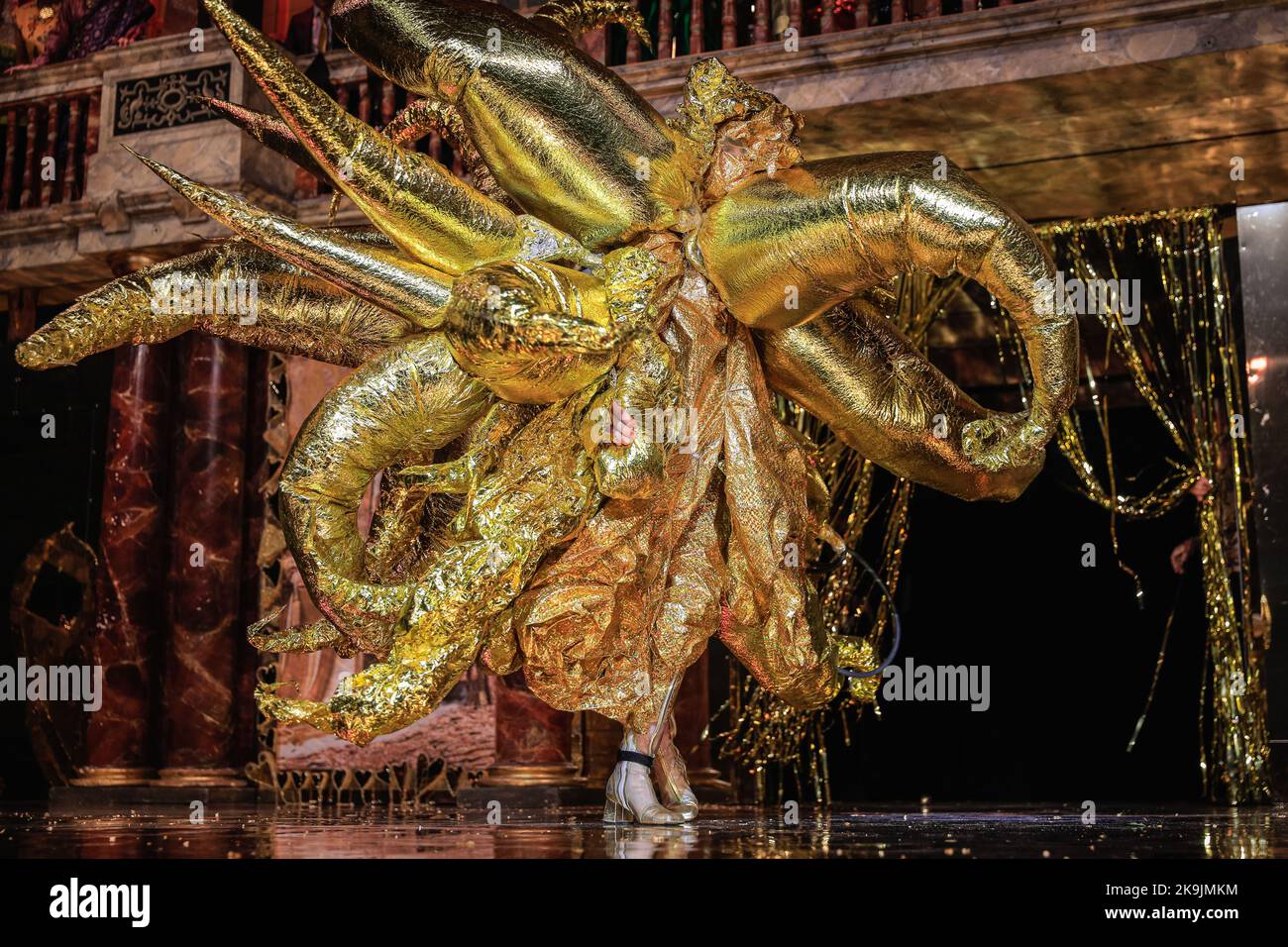 Globe Theatre, London, UK. 28th Oct, 2022. Contestants show off their ...