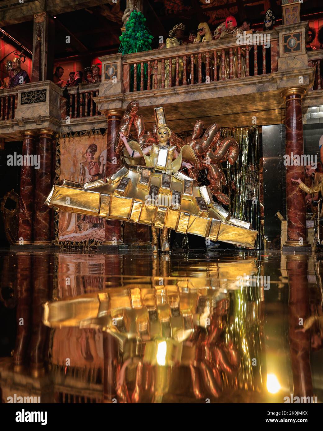 Globe Theatre, London, UK. 28th Oct, 2022. Contestants show off their ...