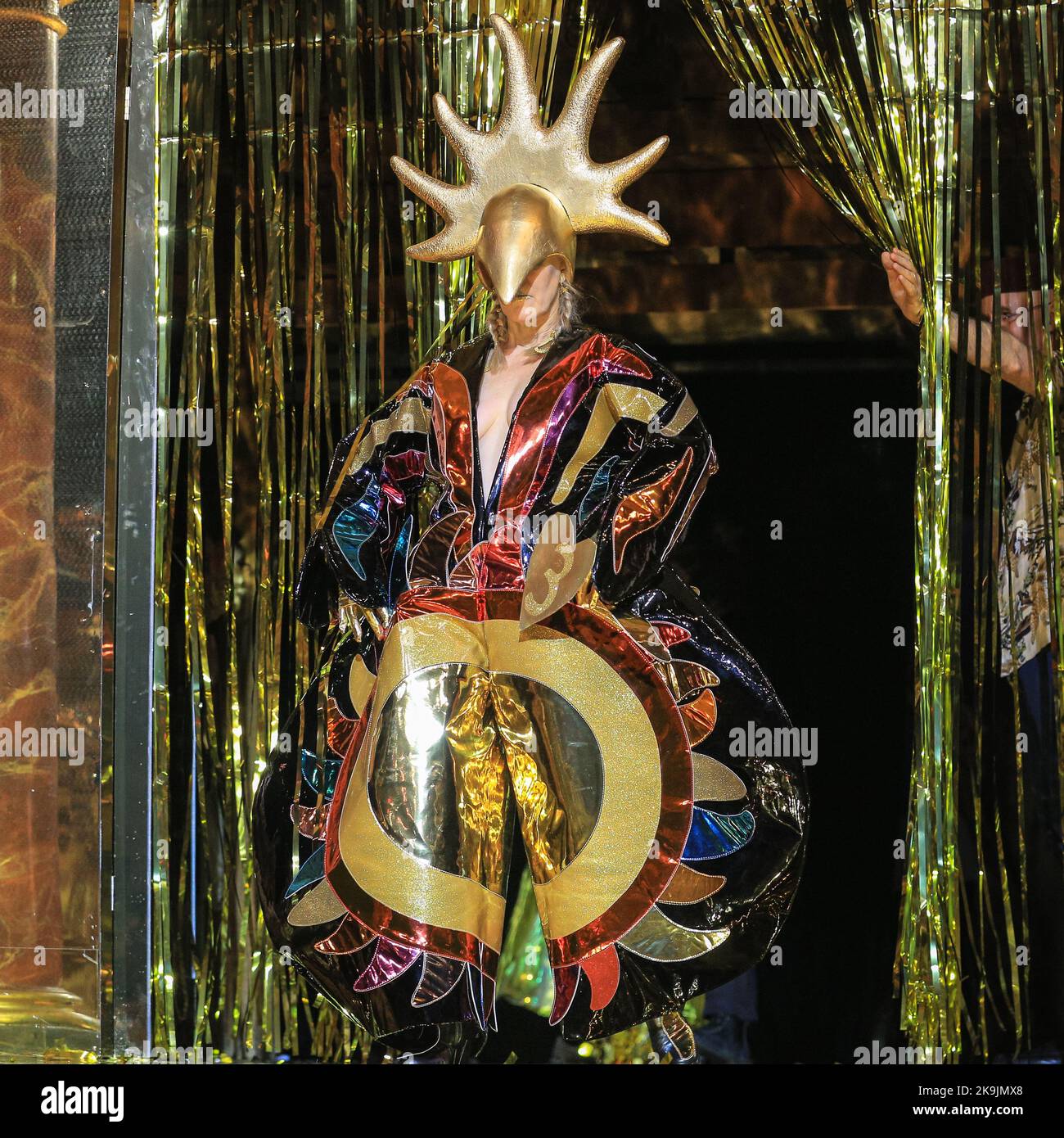 Globe Theatre, London, UK. 28th Oct, 2022. Contestants show off their ...