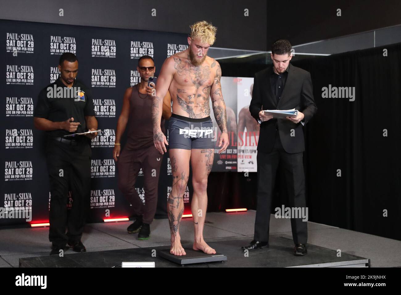 Paul vs silva official weigh ins hi-res stock photography and images - Alamy