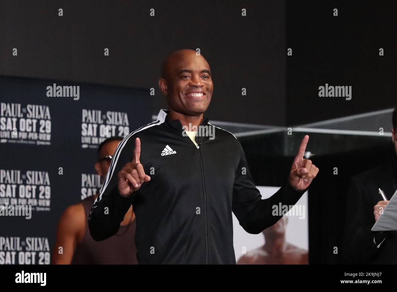 GLENDALE, AZ - OCTOBER 28: Boxer Anderson Silva steps on the scale ...