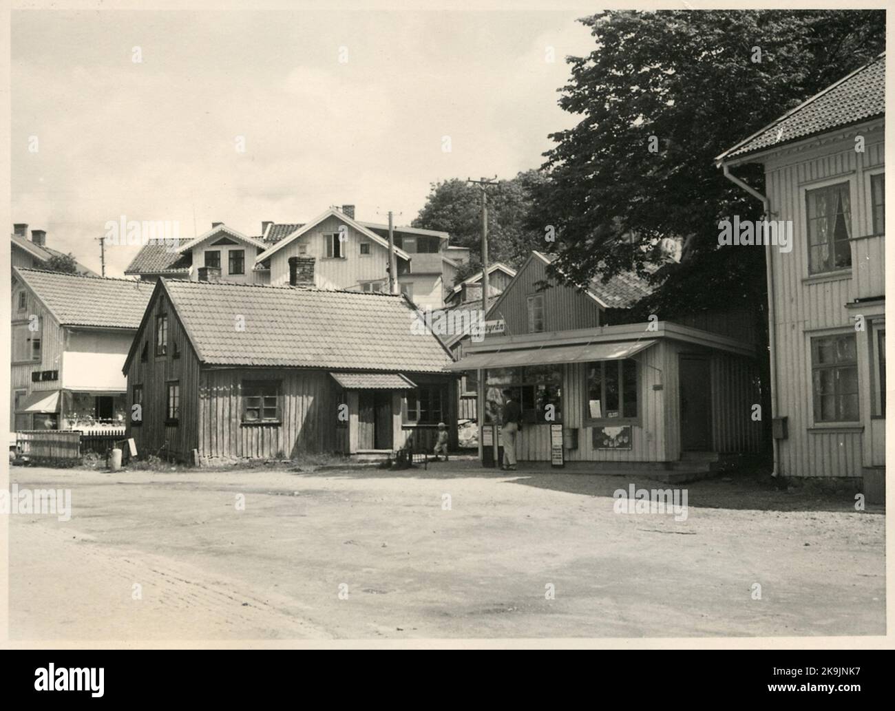 Press office kiosk with surrounding buildings Stock Photo - Alamy