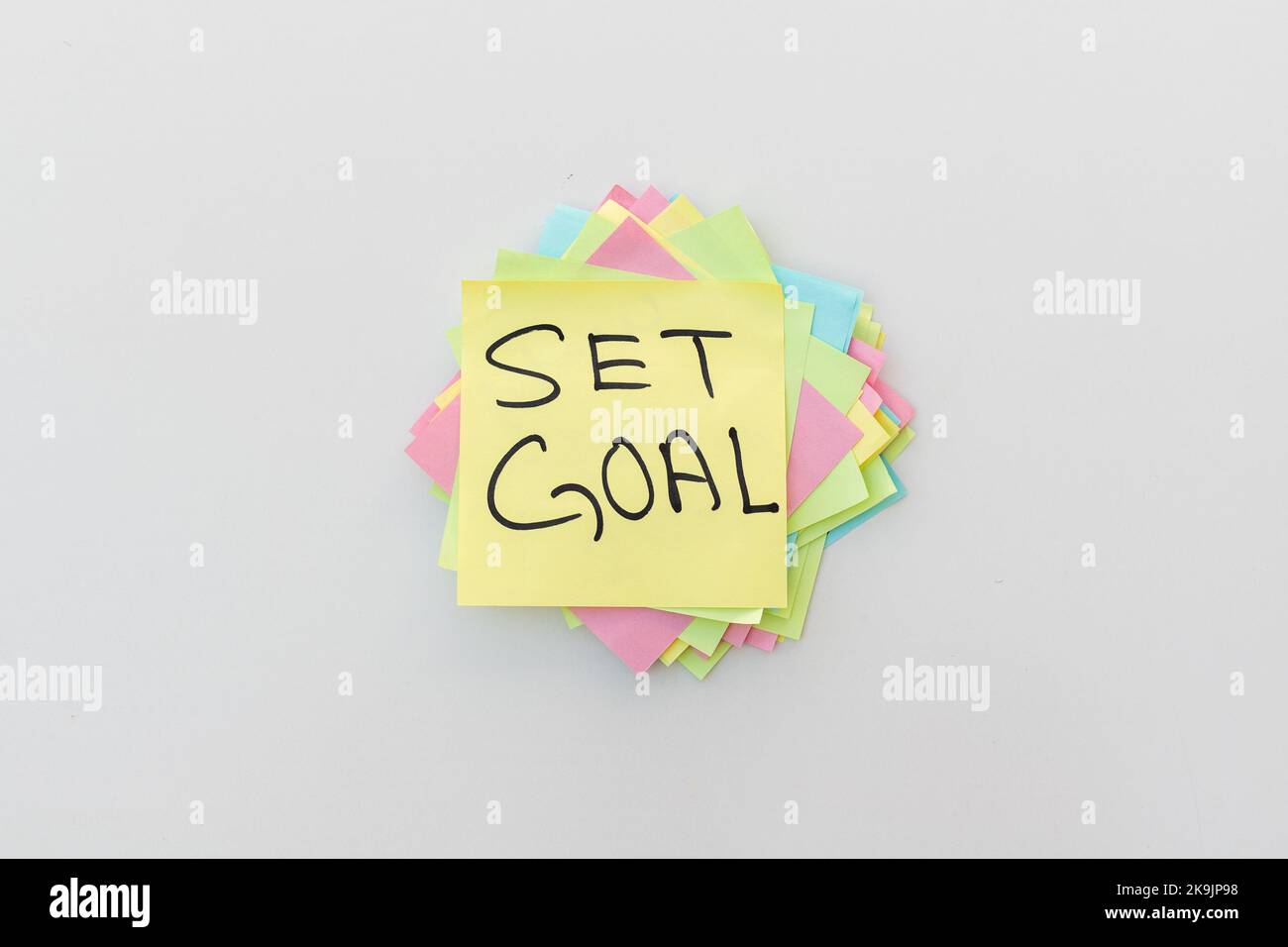 Handwritten Set Goal word written on a sticky note Stock Photo - Alamy