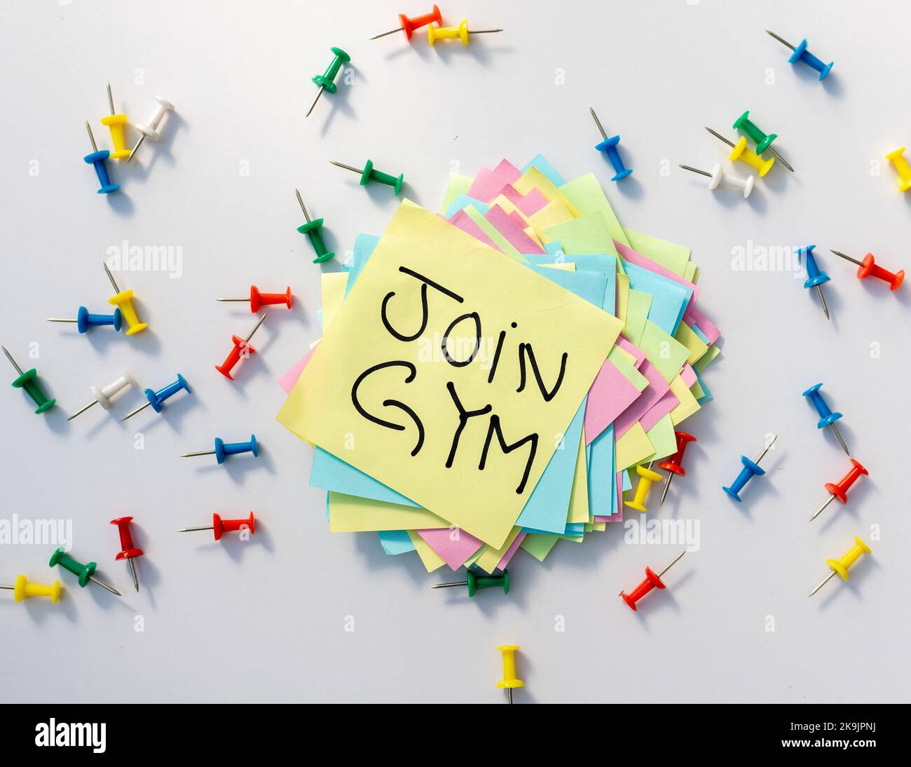 A resolution to Join Gym hand written on a yellow sticky note Stock ...