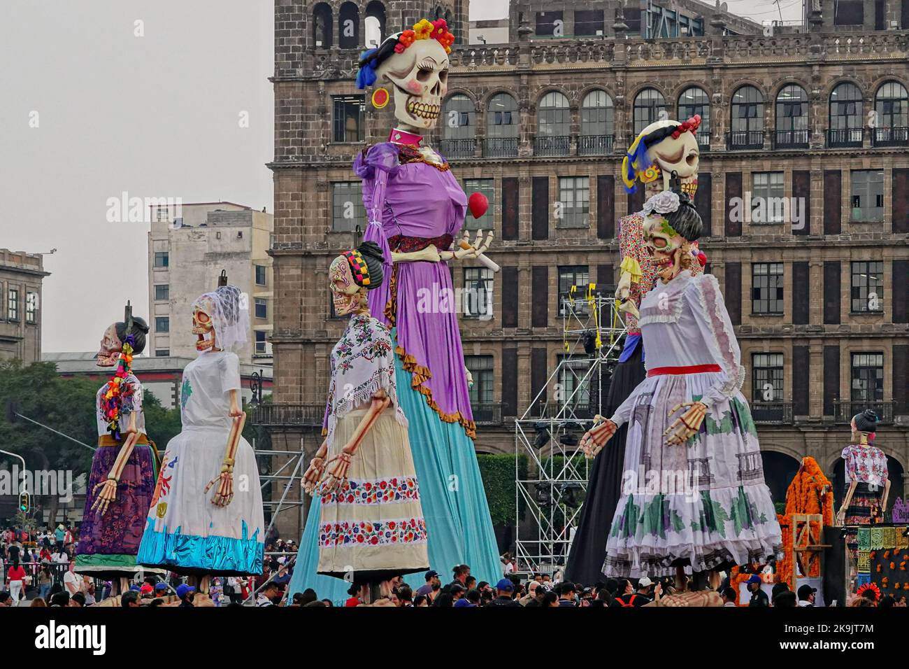 Mexico City, Mexico. 28th Oct, 2022. Crowds gather around giant ...