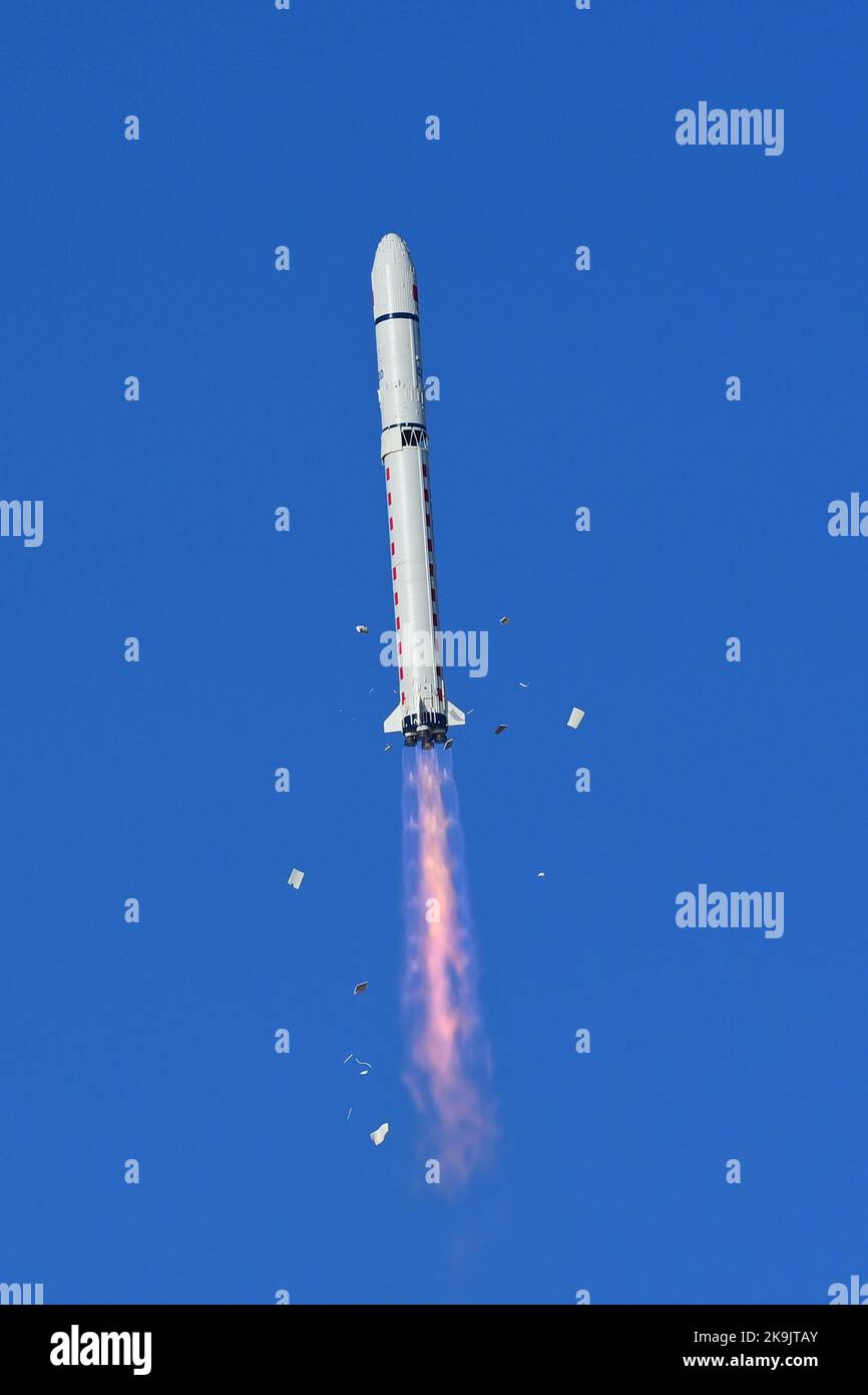 Jiuquan. 29th Oct, 2022. A Long March-2D carrier rocket carrying Shiyan ...