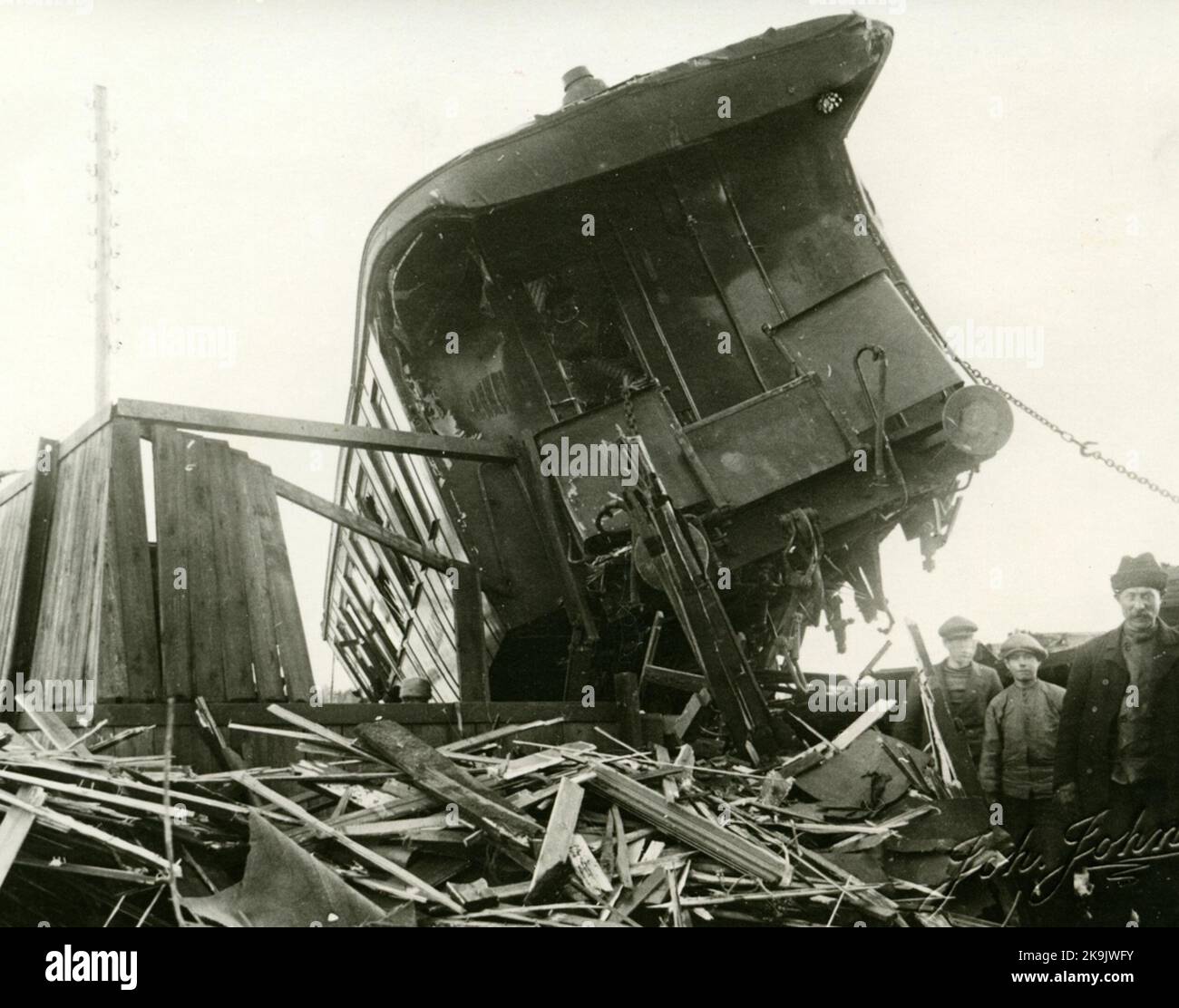 Train accident in Holmsveden 1917-02-16. Snap trains 3048, drawn by ...
