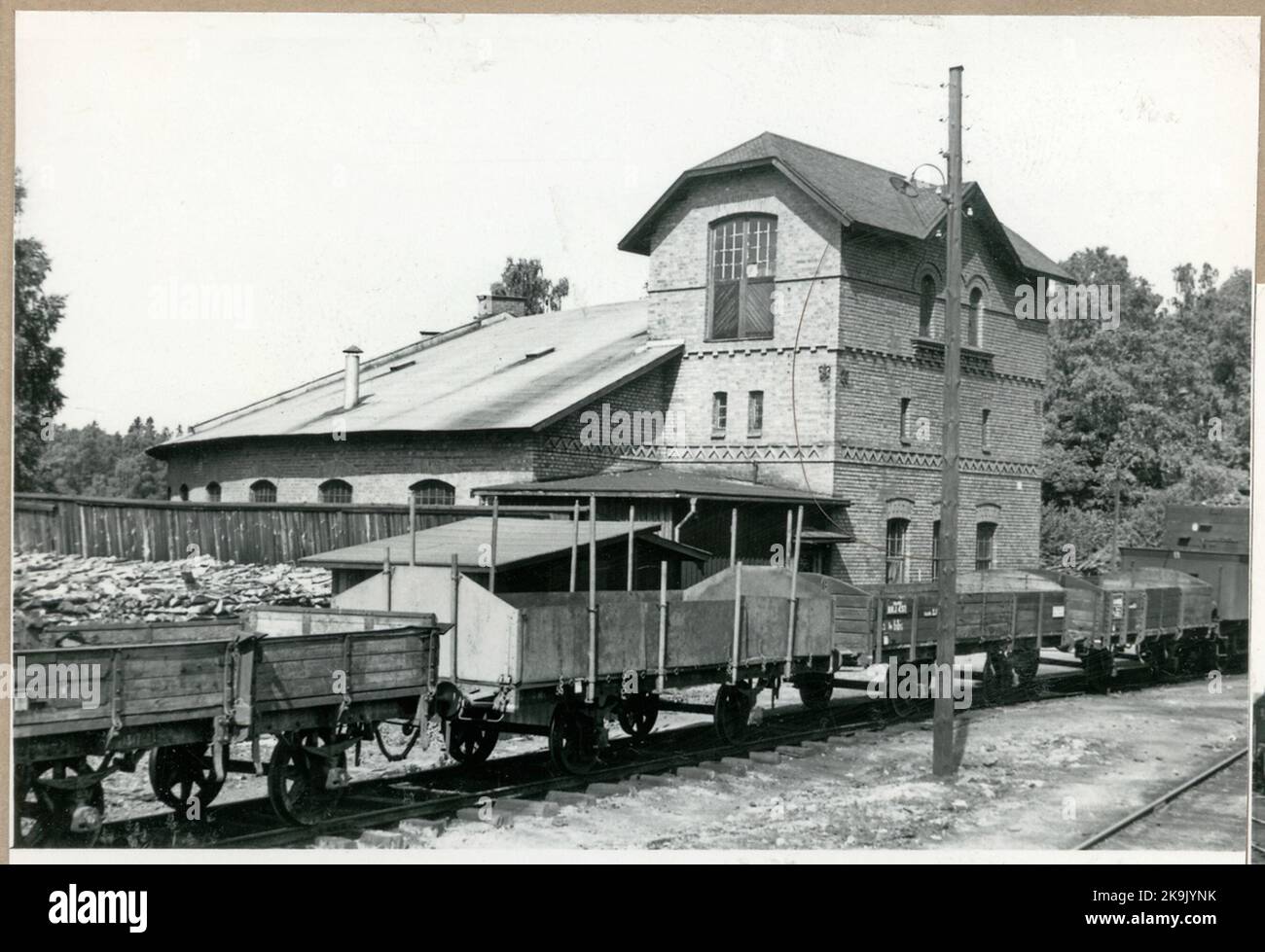 Freight trolley litte o in the middle Stock Photo - Alamy