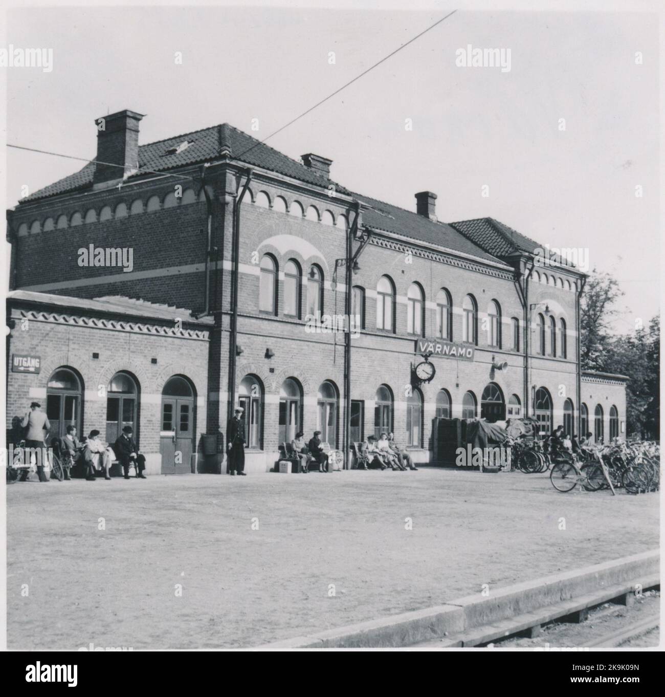 Värnamo station. Halmstad-Nässjö Railway, HNJ. The first station house ...