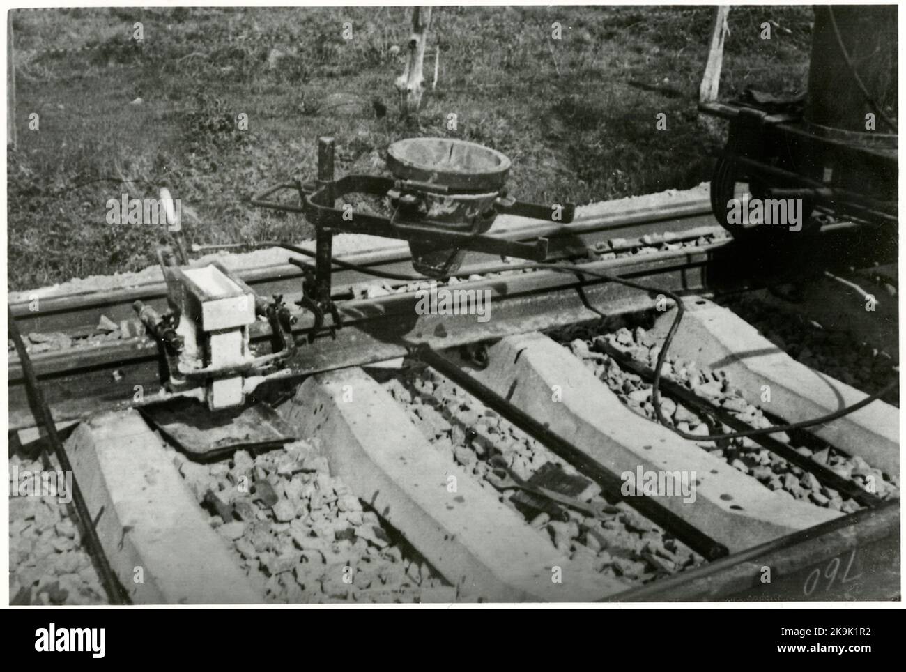 Thermit welding of joints on concrete grinders, on the route between ...