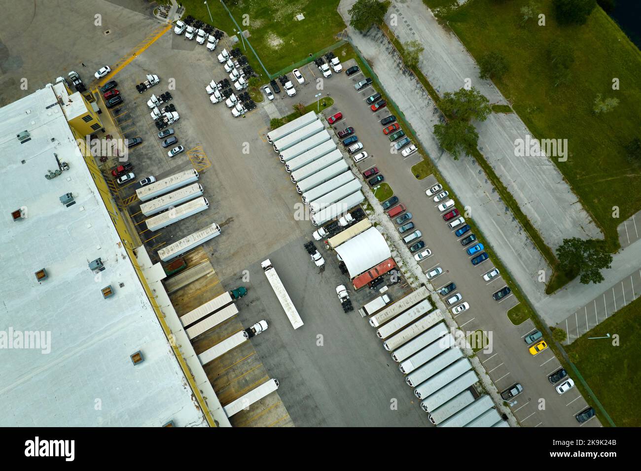 Usa supermarket aerial hi-res stock photography and images - Alamy