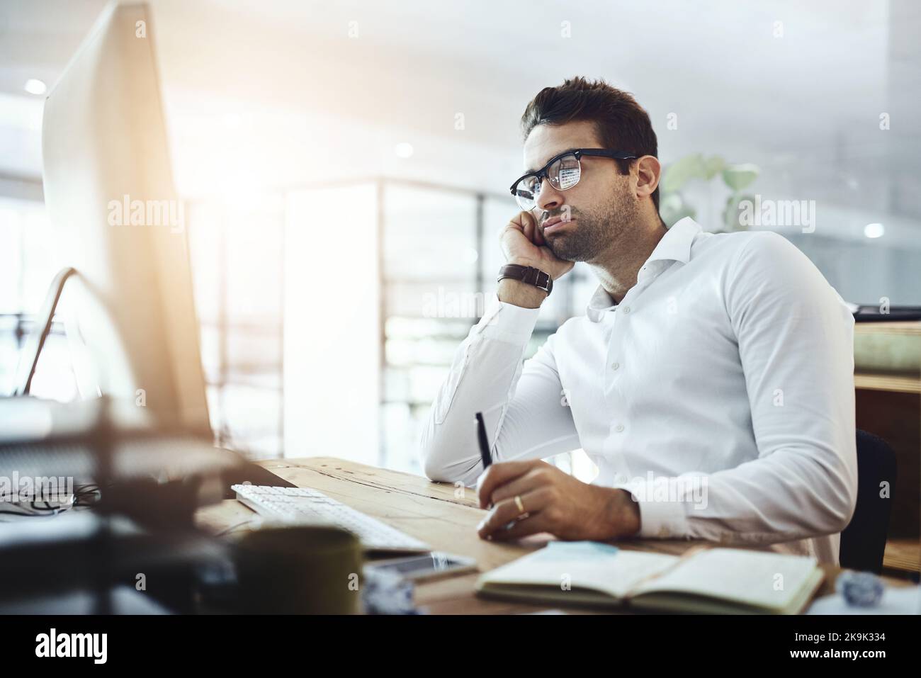 Bored office worker hi-res stock photography and images - Alamy