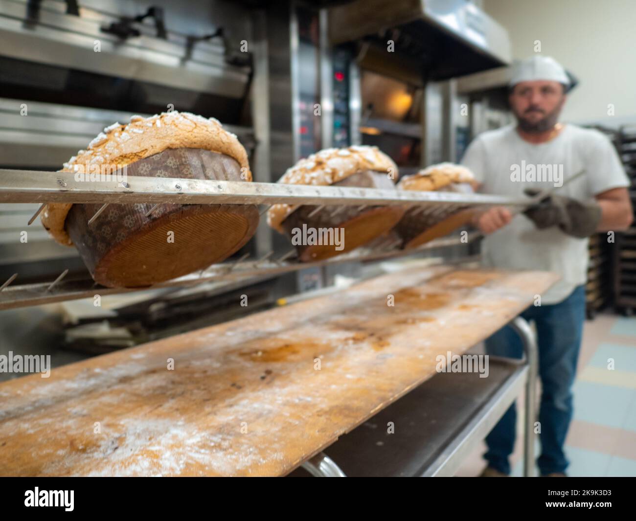 Baking sheet upside down hi-res stock photography and images - Alamy