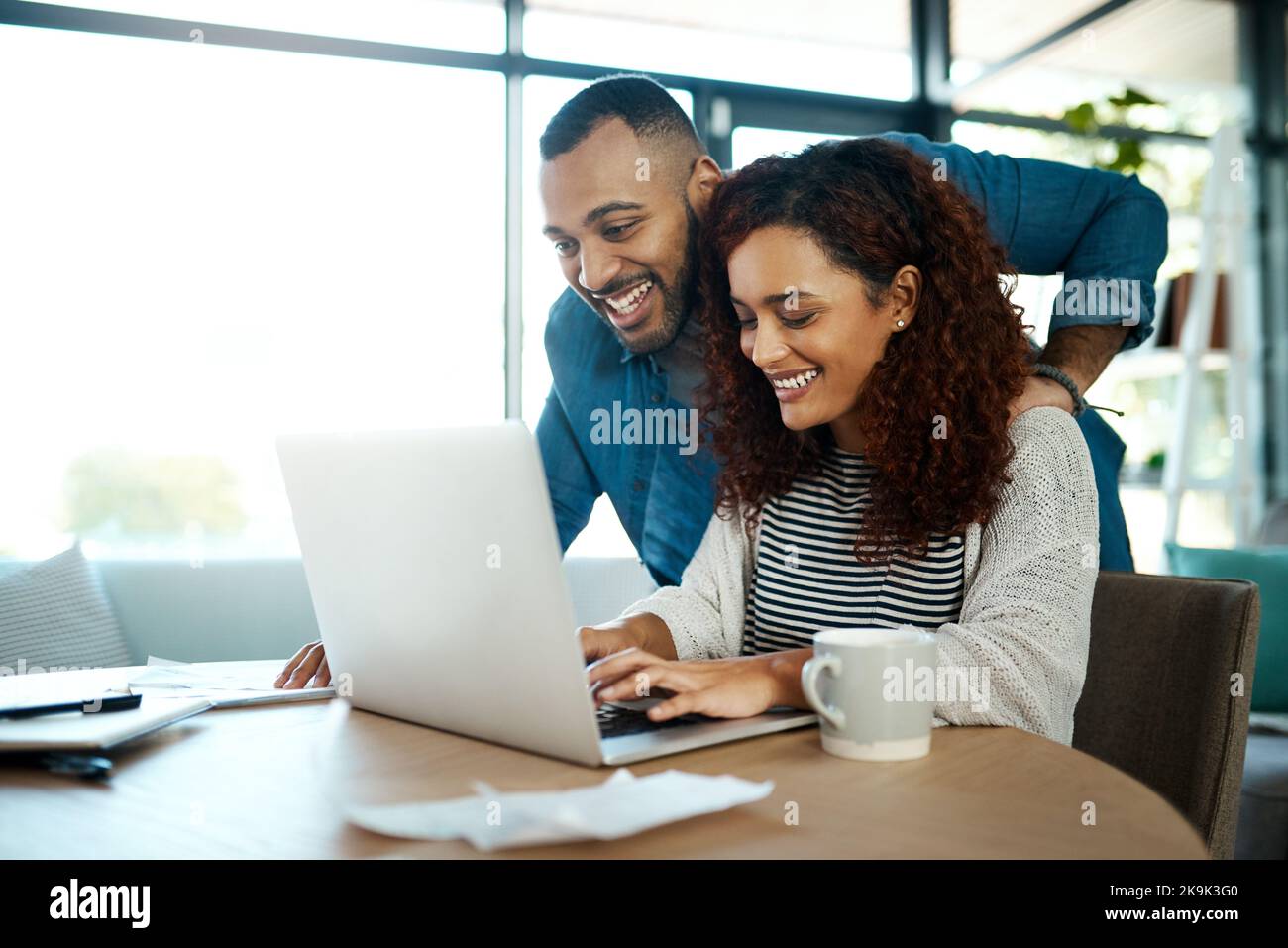 Young couple found house hi-res stock photography and images - Alamy