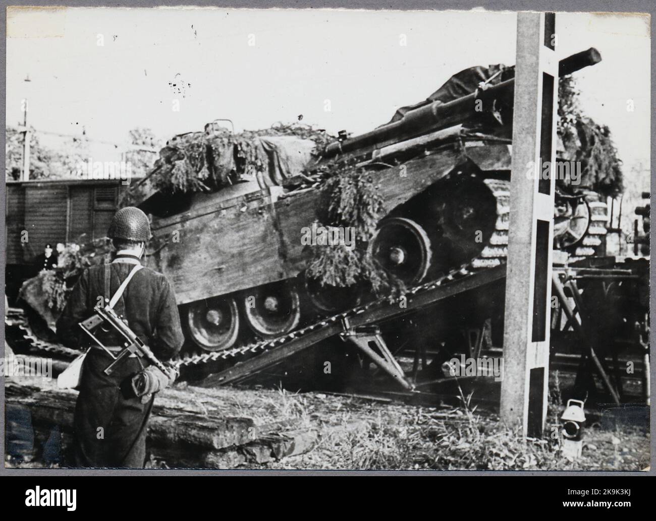 Tanks movement hi-res stock photography and images - Alamy