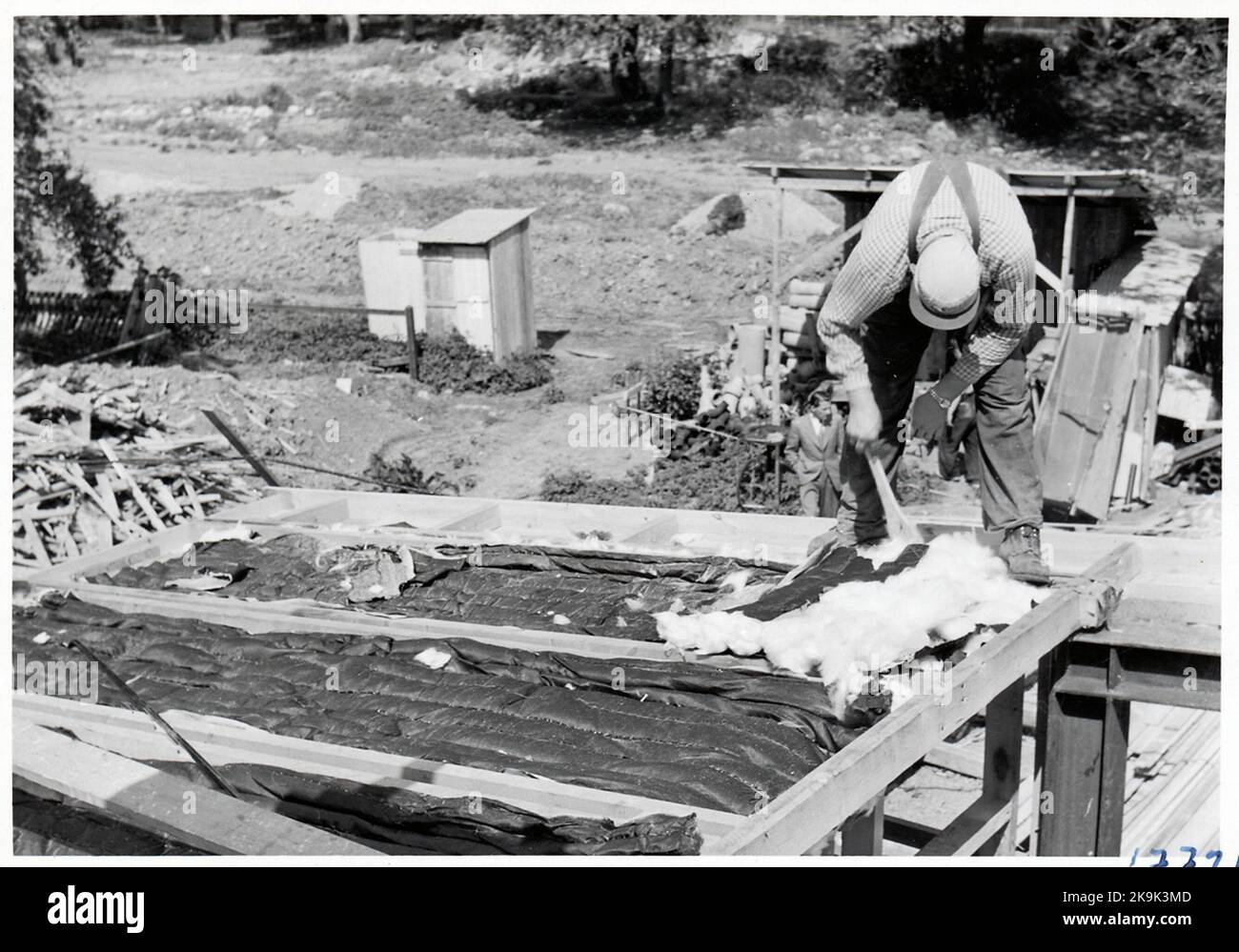 Glass wool (glass wool) Insulation of roof beams during the building of ...