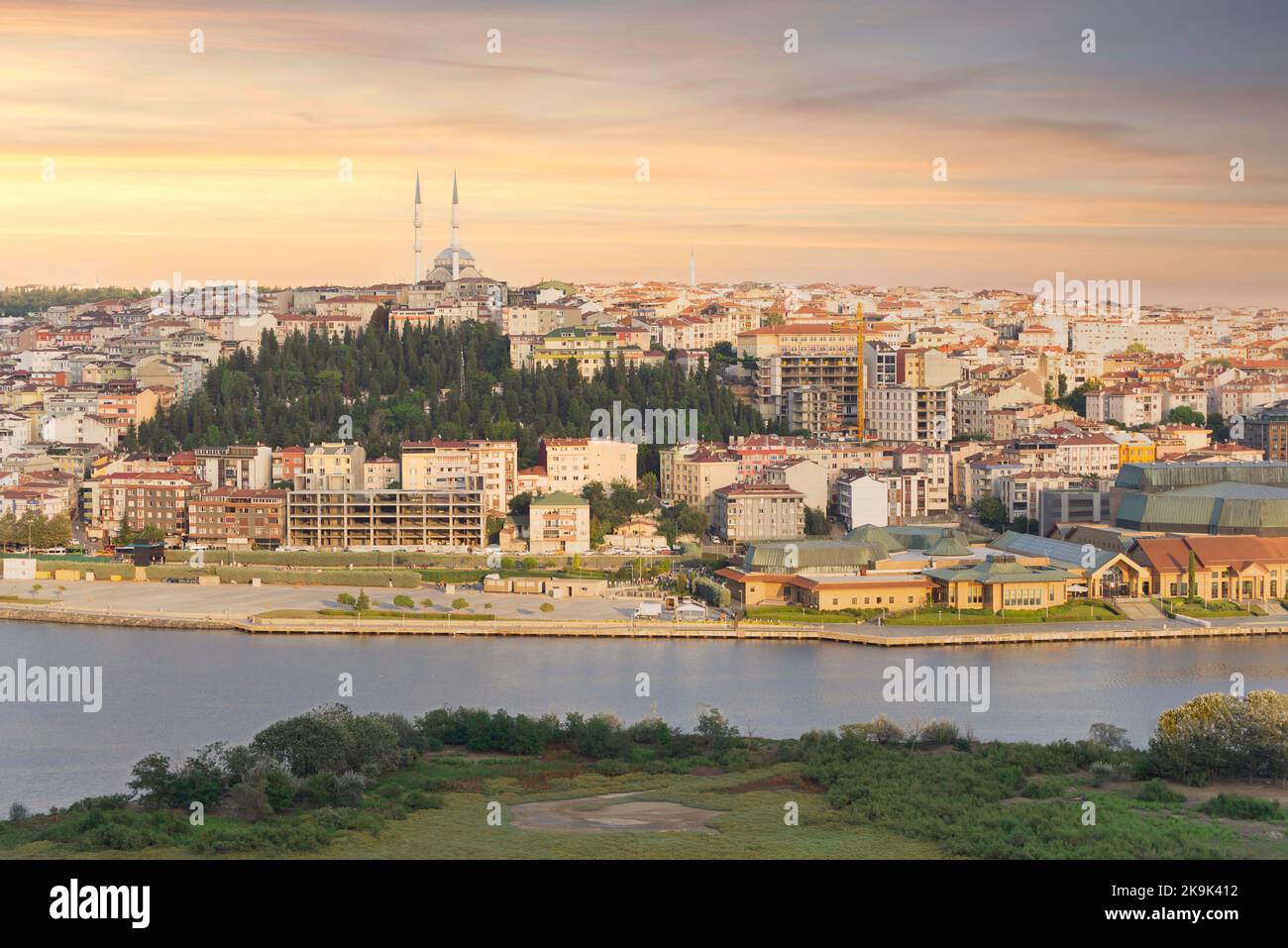 Istanbul city view from Pierre Loti Teleferik station overlooking ...
