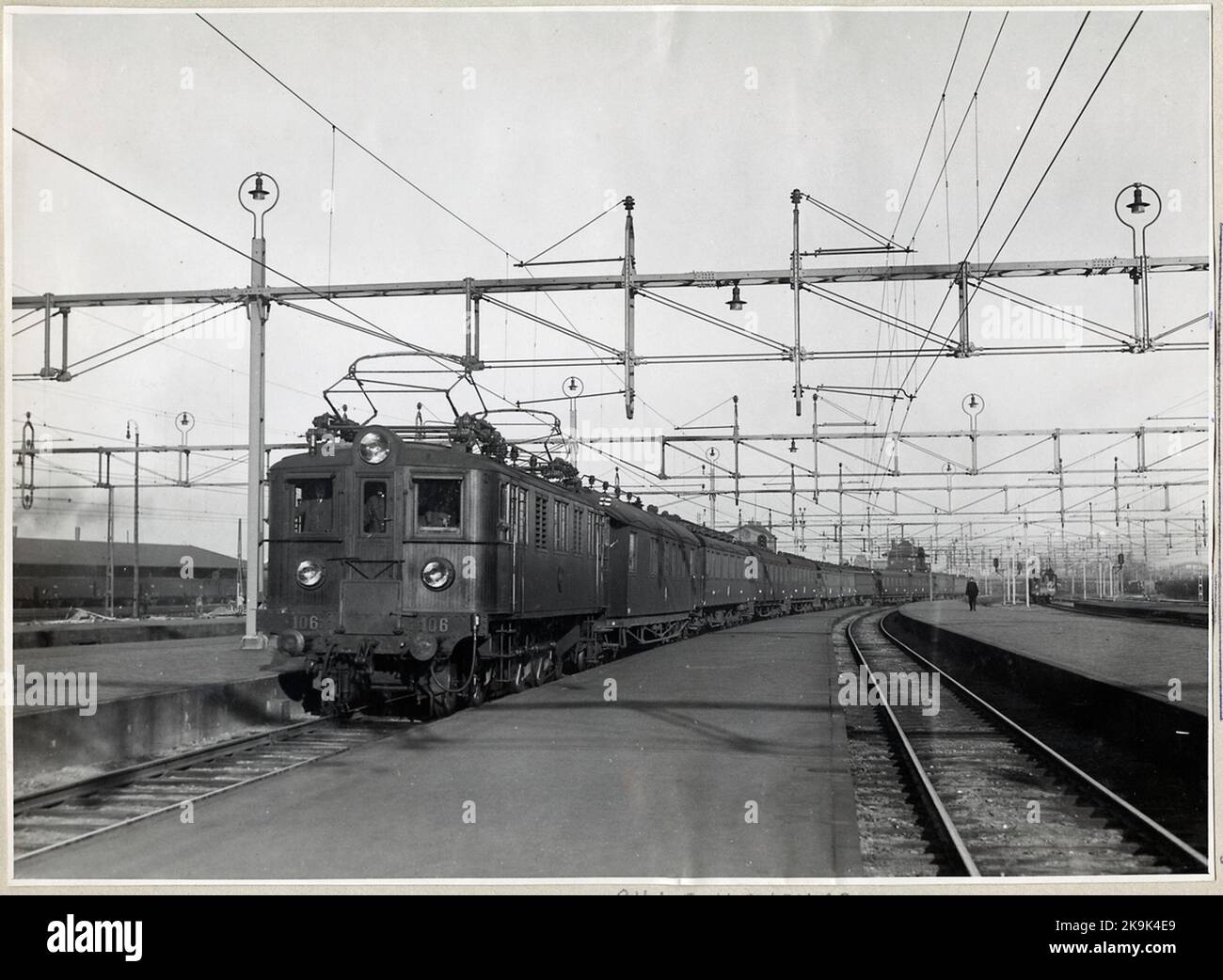 Incoming State Railways SJ DG 106, to Malmö Central Stock Photo - Alamy
