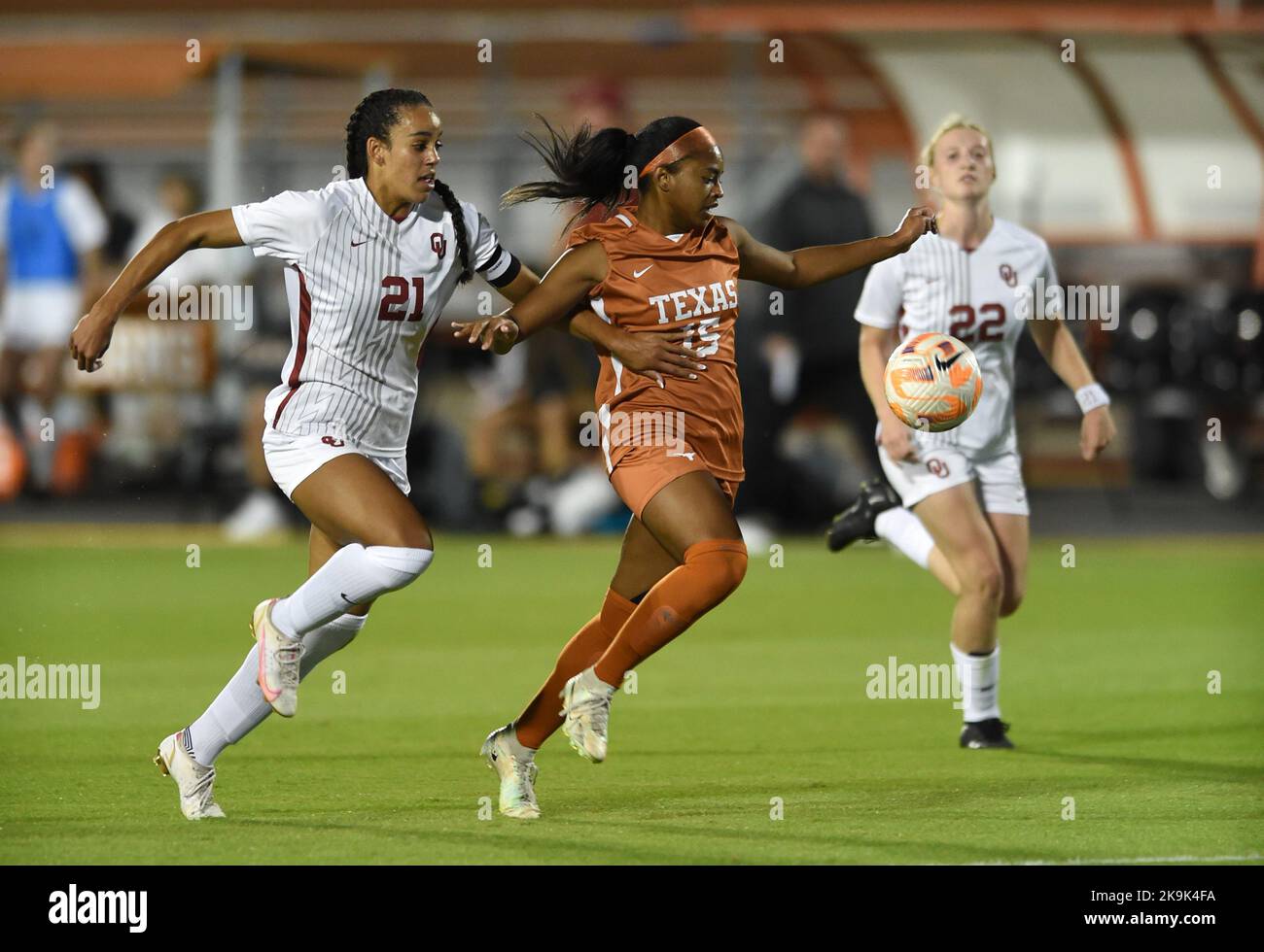 AUSTIN, TX - OCTOBER 27: Oklahoma Sooners defender Sheridan Michel (21 ...
