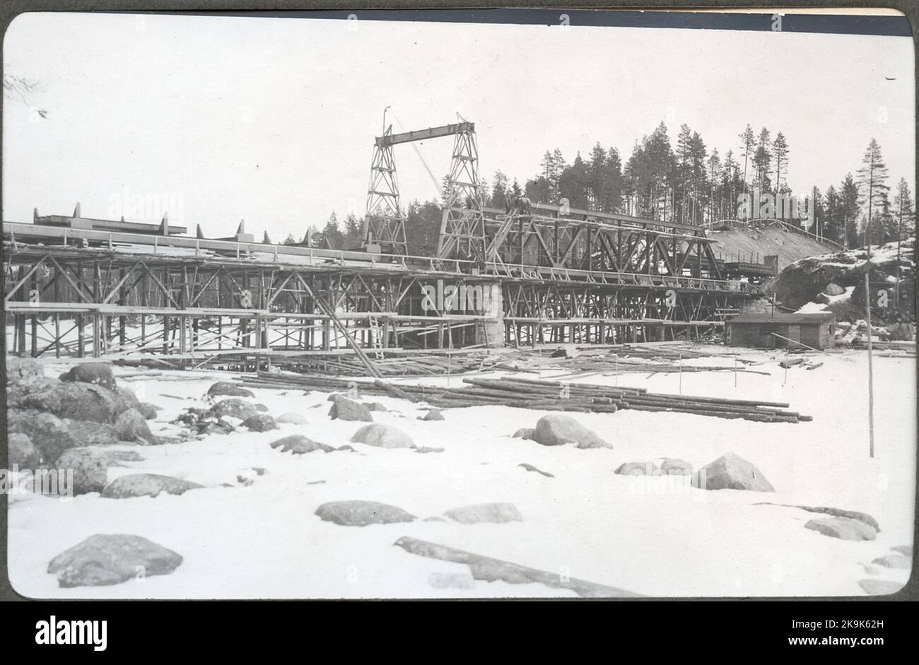 The superstructure is set up at the bridge building over the Vindel ...