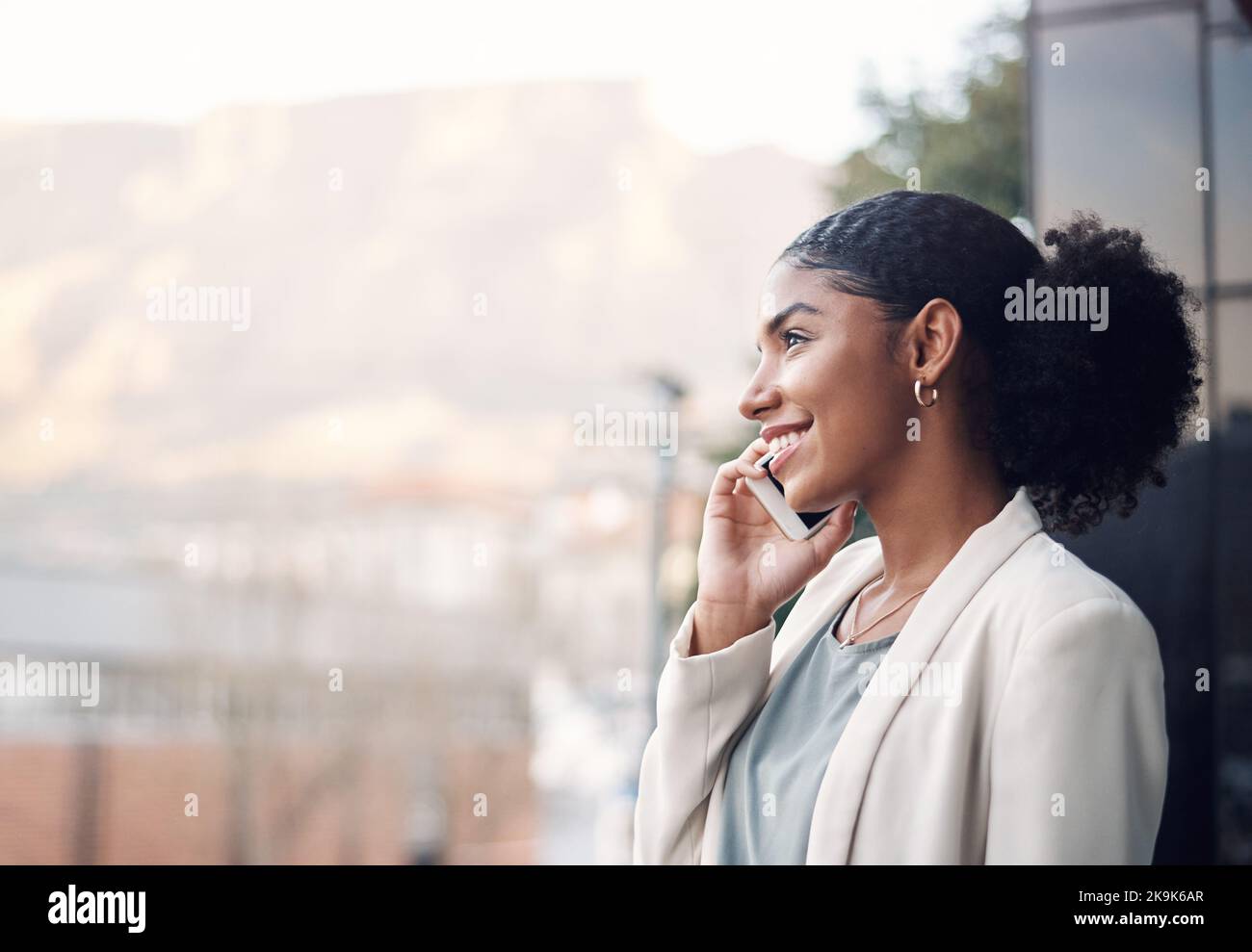 Business people waiting outside office hi-res stock photography and ...