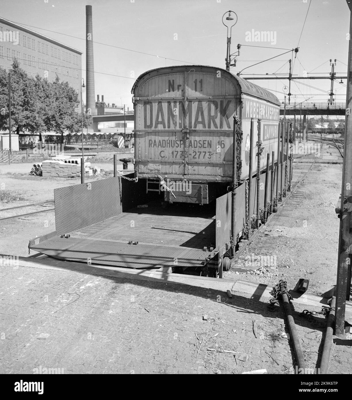 Lastkaj, End Kaj on Västerås Bangård.o-car loaded with furniture ...