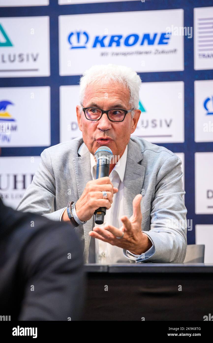 Hamburg, Germany. 25th Oct, 2022. Bernd Bönte, boxing manager, during ...