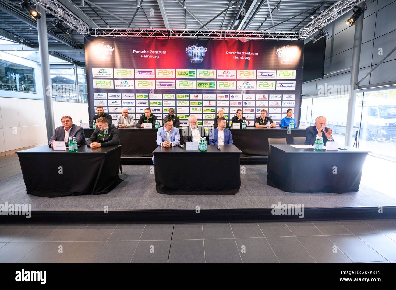 Hamburg, Germany. 25th Oct, 2022. The packed podium at the Porsche ...