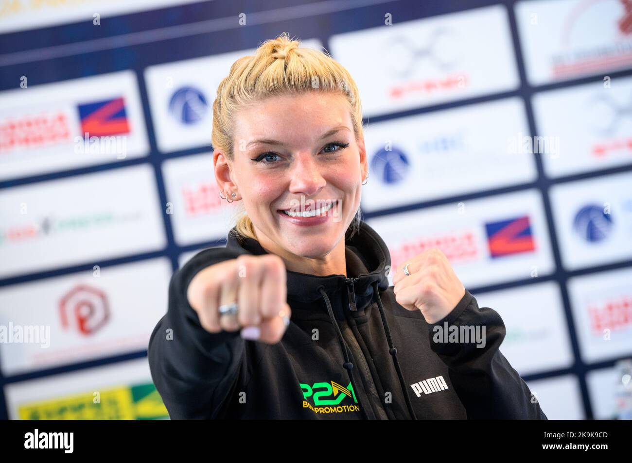 Hamburg, Germany. 25th Oct, 2022. Nina Meinke, boxer. The new boxing ...