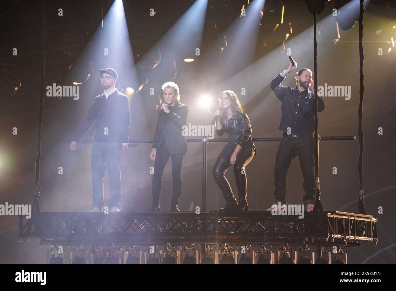 28 September 2022, Berlin: Mark Forster (l-r), Peter Maffay, Stefanie ...