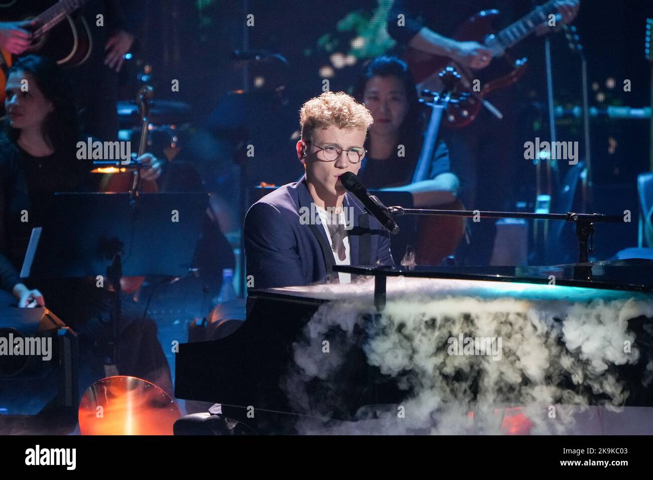 Berlin, Germany. 28th Oct, 2022. The winner of "Team Rae" Tammo Förster ...