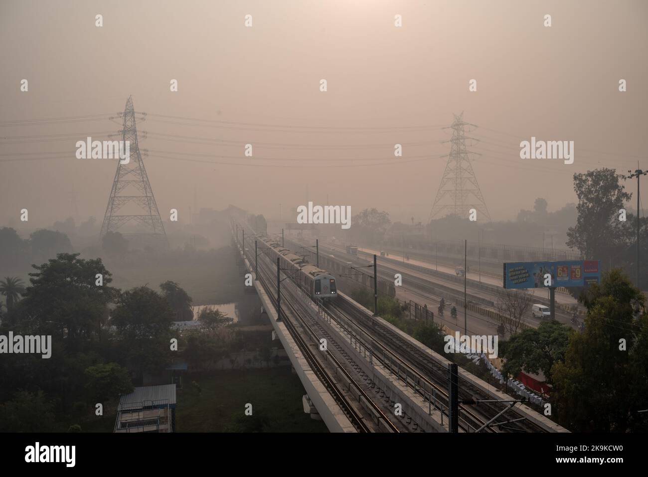 Ghaziabad, India. 29th Oct, 2022. Metro running on Ghaziabad Delhi red ...
