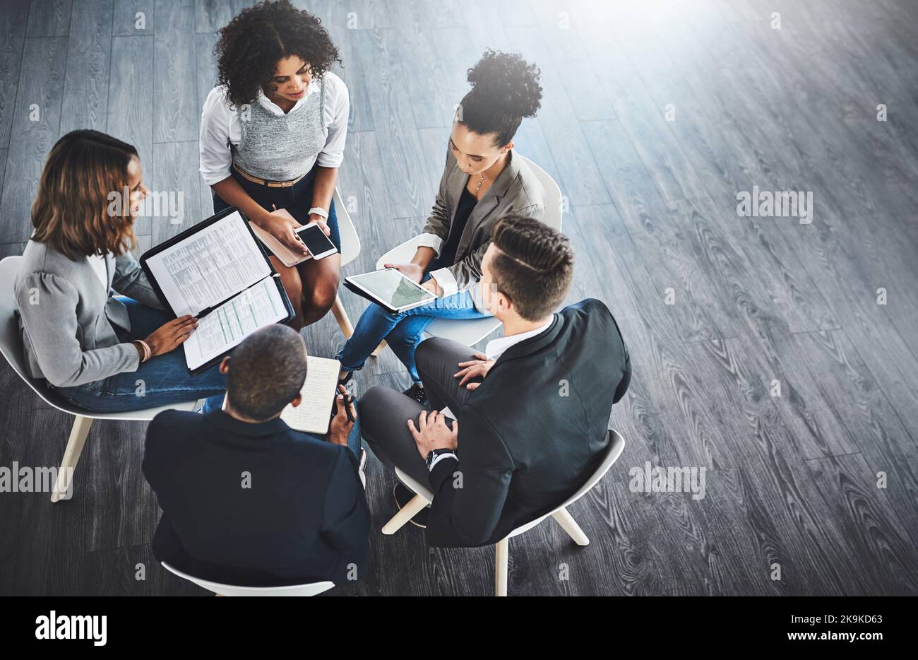 Group discussion adults hi-res stock photography and images - Alamy
