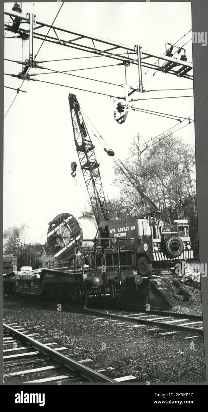 Crane performs loading of cable drum Stock Photo - Alamy