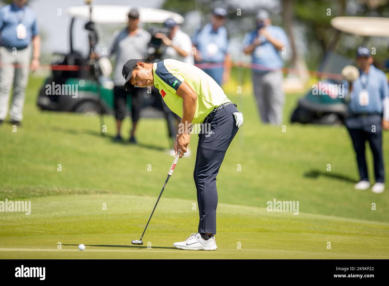 CHONBURI, THAILAND - OCTOBER 29: Bo Jin of China plays a put on hole 9 ...