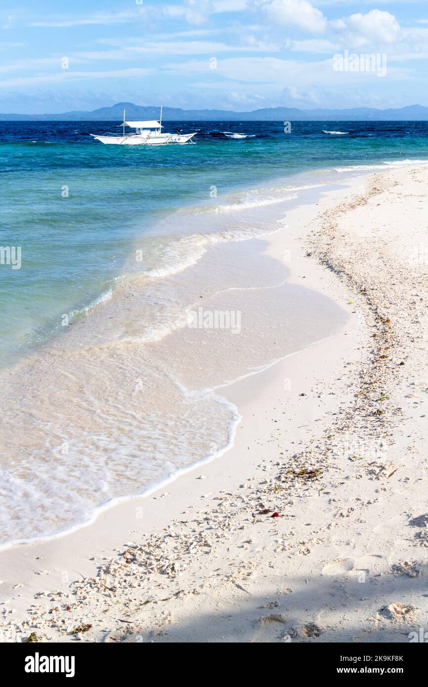 White sandy beach at Balicasag Island in Bohol, Philippines Stock Photo ...