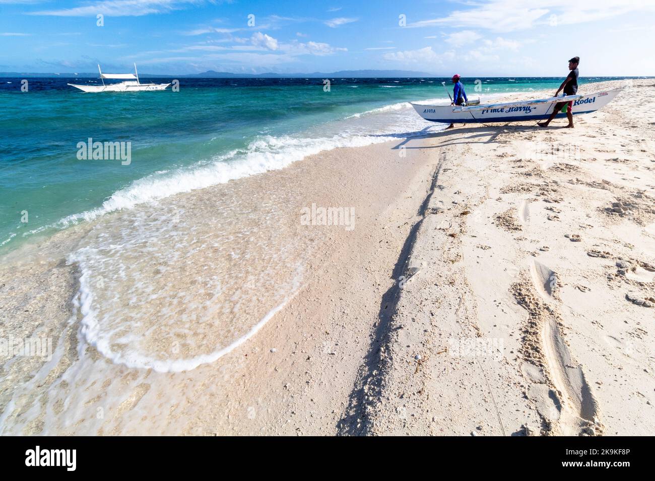 White sandy beach at Balicasag Island in Bohol, Philippines Stock Photo ...