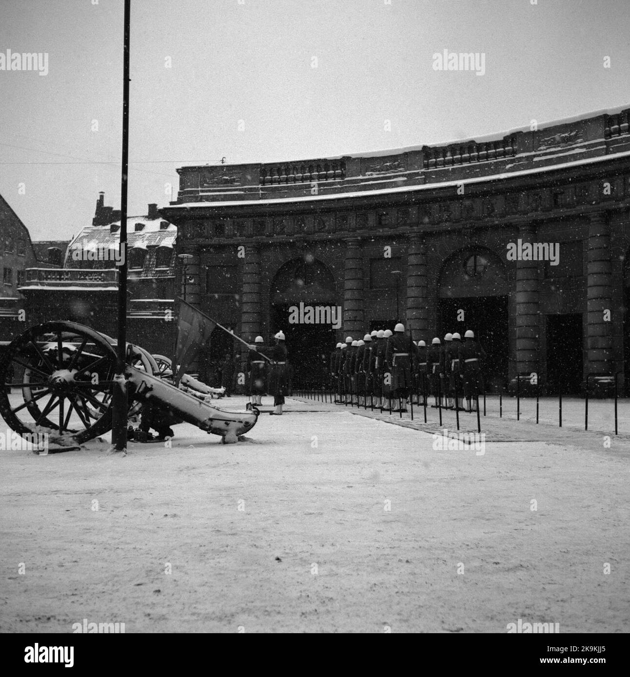The State Railways SJ Operating Defense goes high at the Royal Palace ...