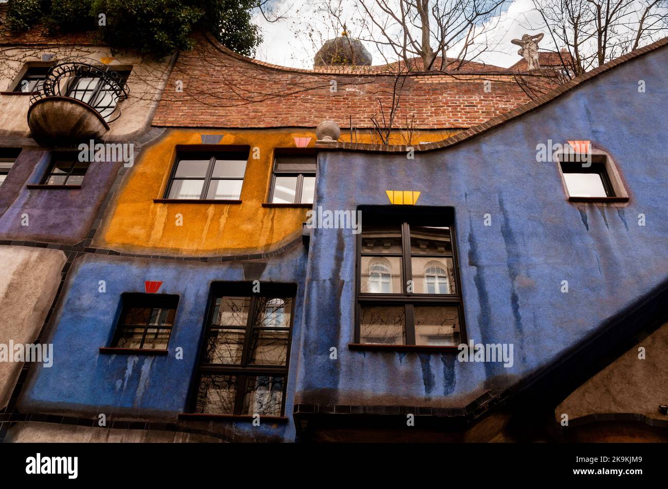 Friedensreich hundertwasser 1985 hi-res stock photography and images ...