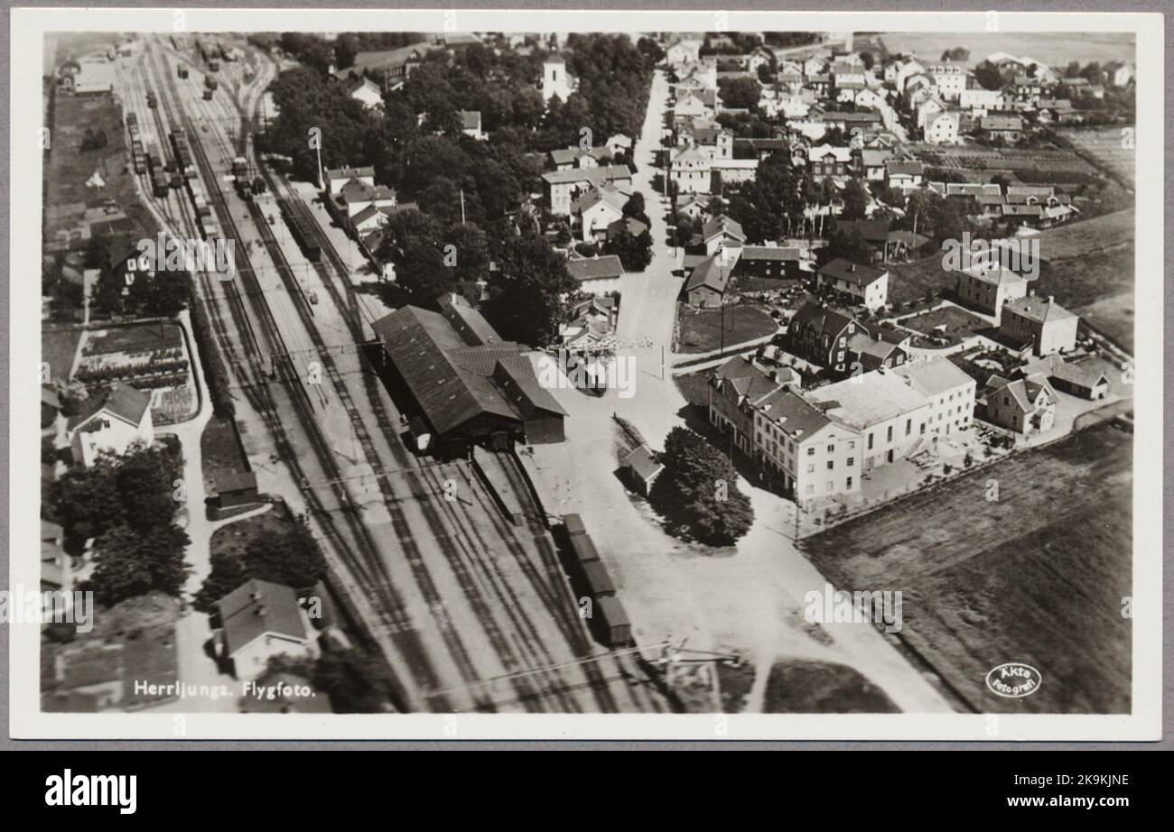 Aerial view over passenger trains hi-res stock photography and images ...
