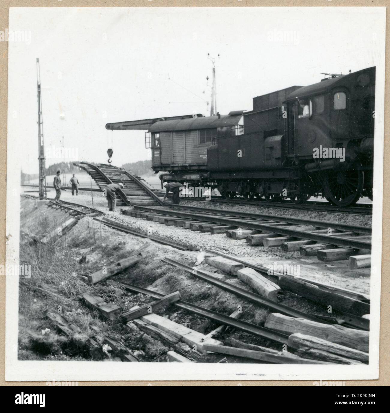 The State Railways, SJ B 1374, with a crane carriage that lifts away ...