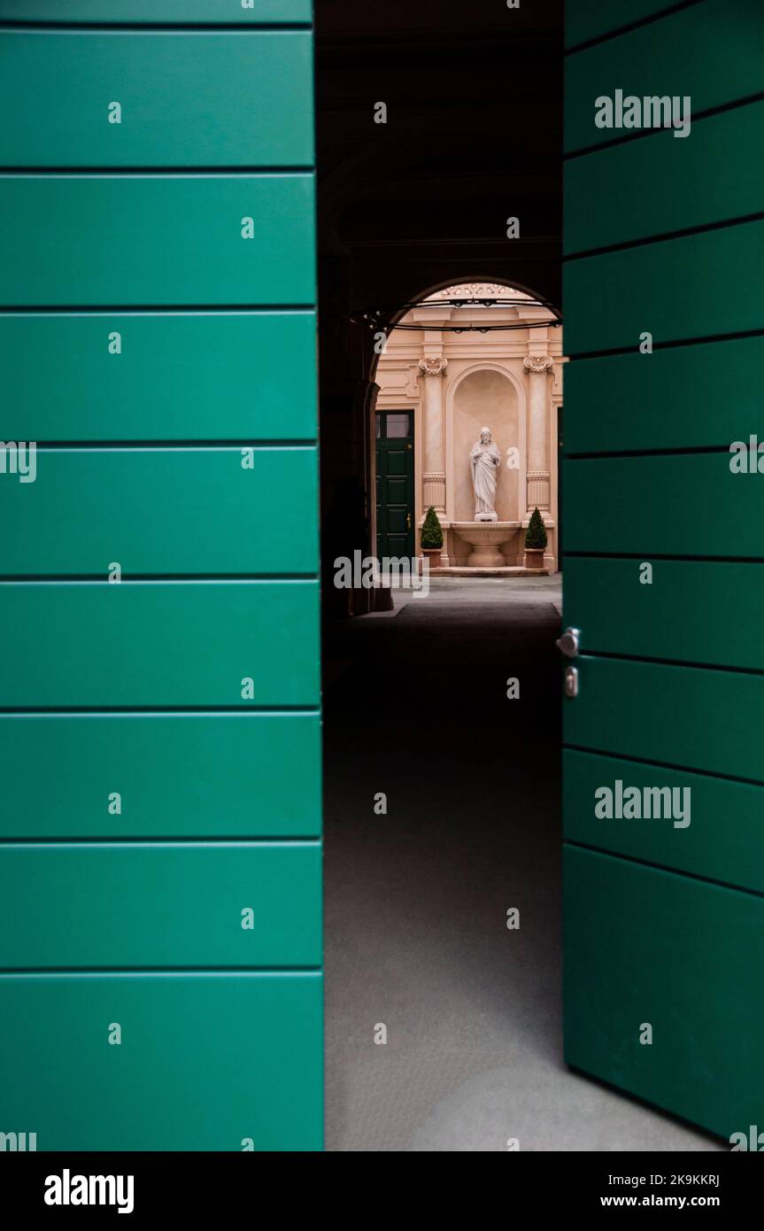 Vienna statue of jesus christ hi-res stock photography and images - Alamy