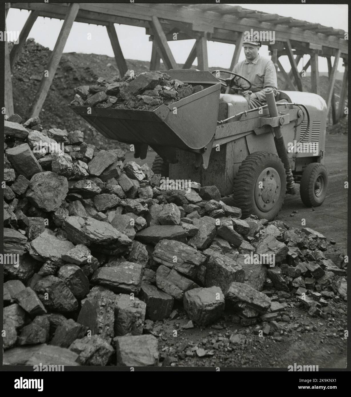 Carbon handling hi-res stock photography and images - Alamy