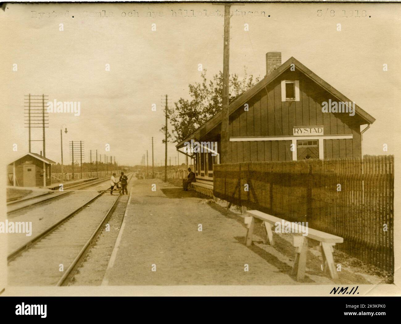 Old bus stop hi-res stock photography and images - Alamy