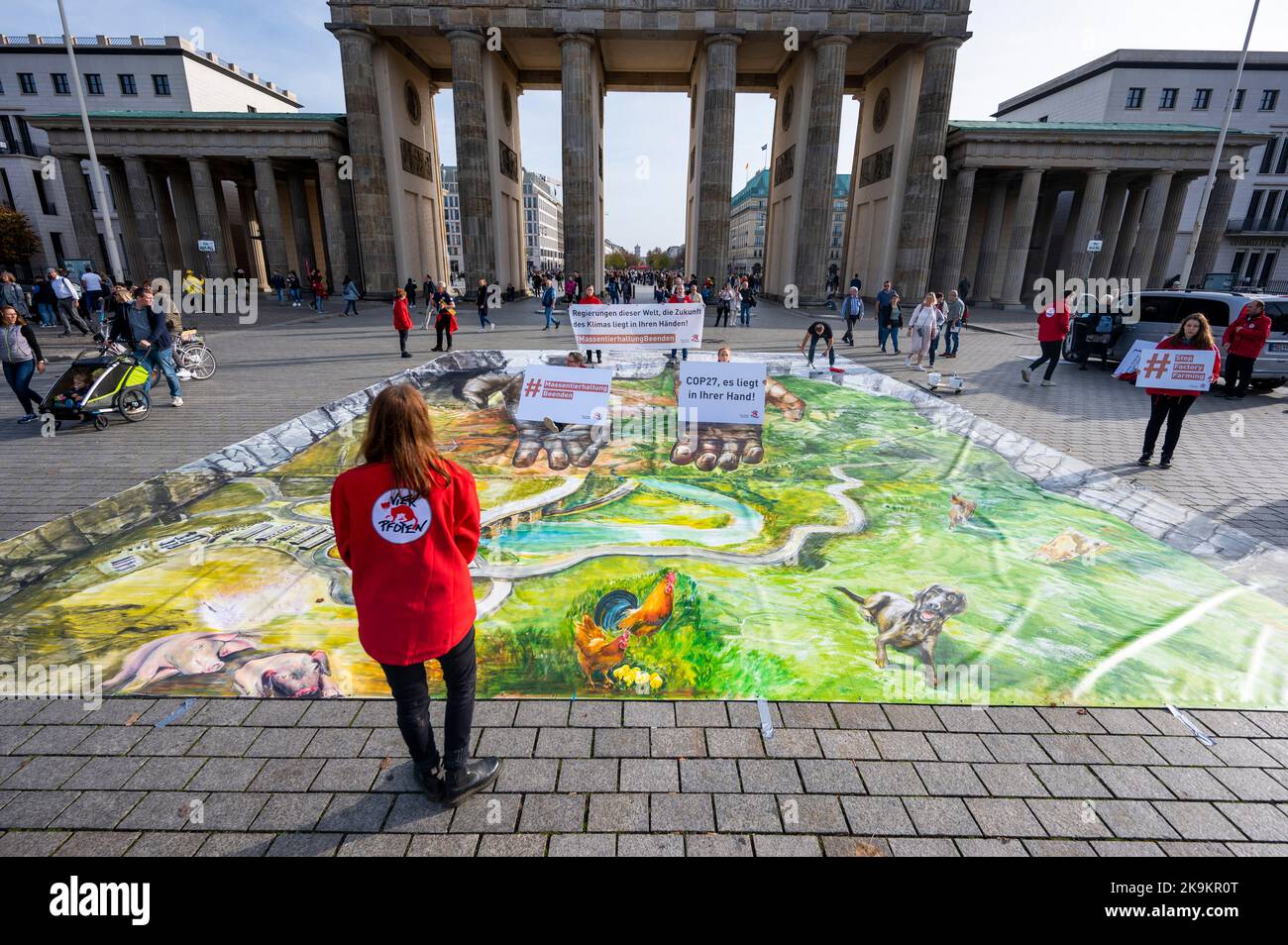 Berlin, Germany. 29th Oct, 2022. The animal protection foundation Vier ...