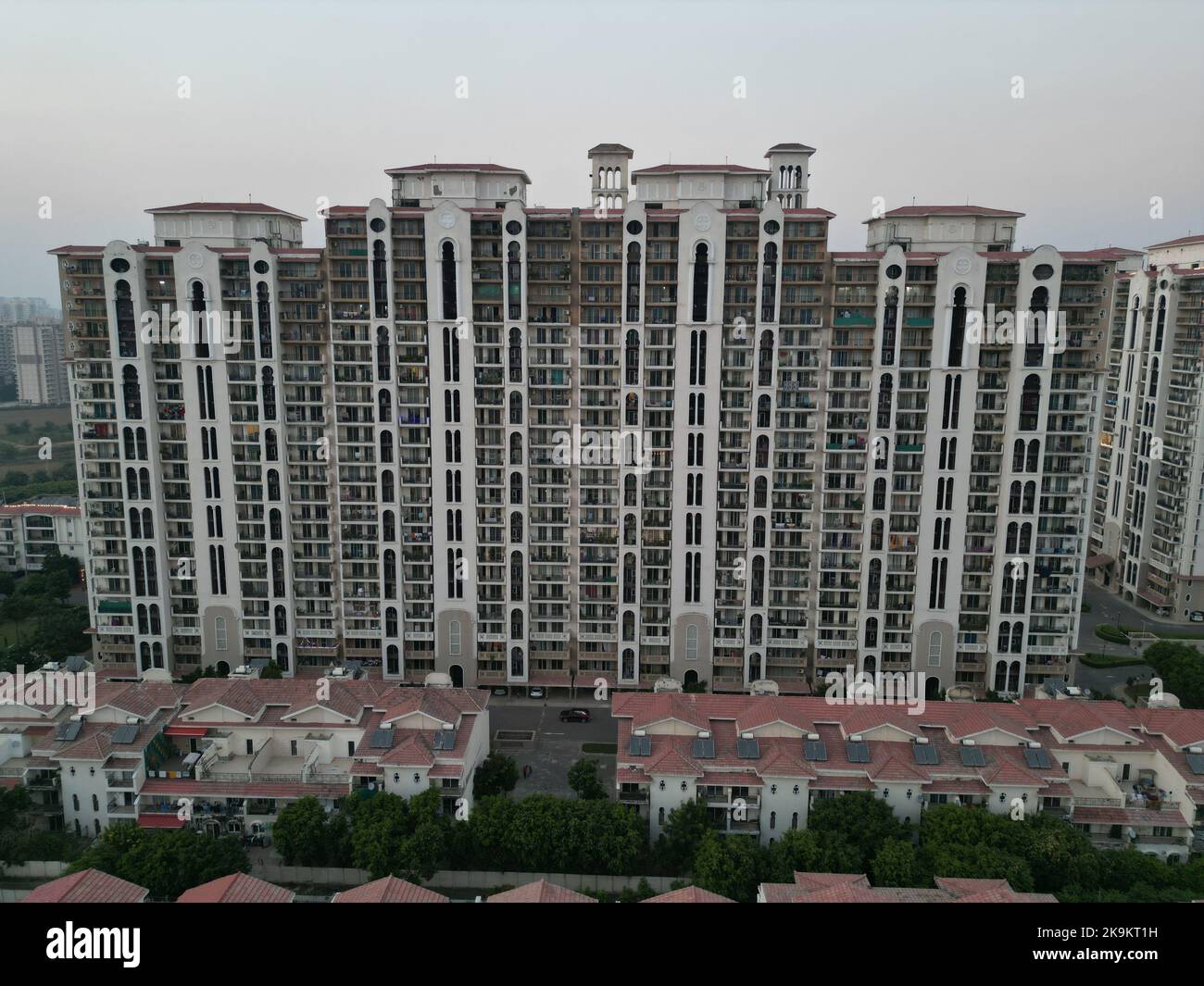Row of tall buildings hi-res stock photography and images - Alamy