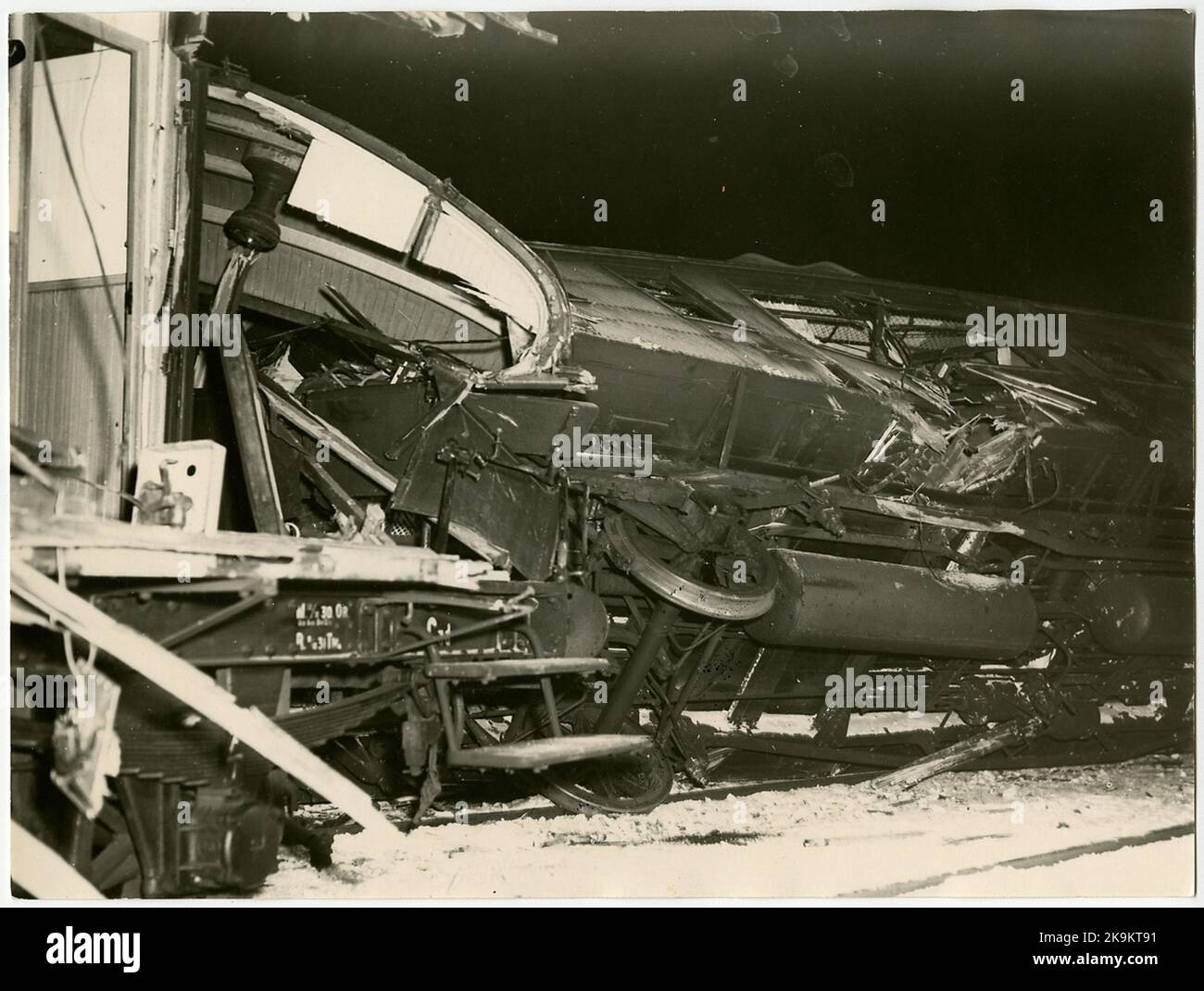 Derailed rail cars hi-res stock photography and images - Alamy